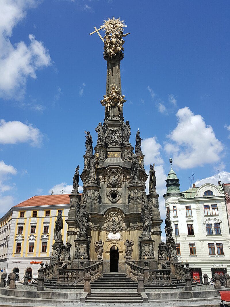 Medical monuments throughout history - Hektoen International